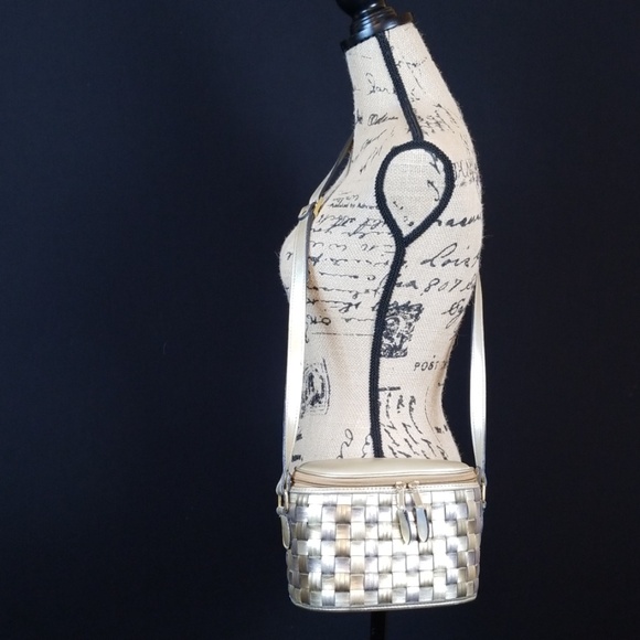 Warren Reed | Bags | Vintage Warren Reed Metallic Woven Oval Purse ...